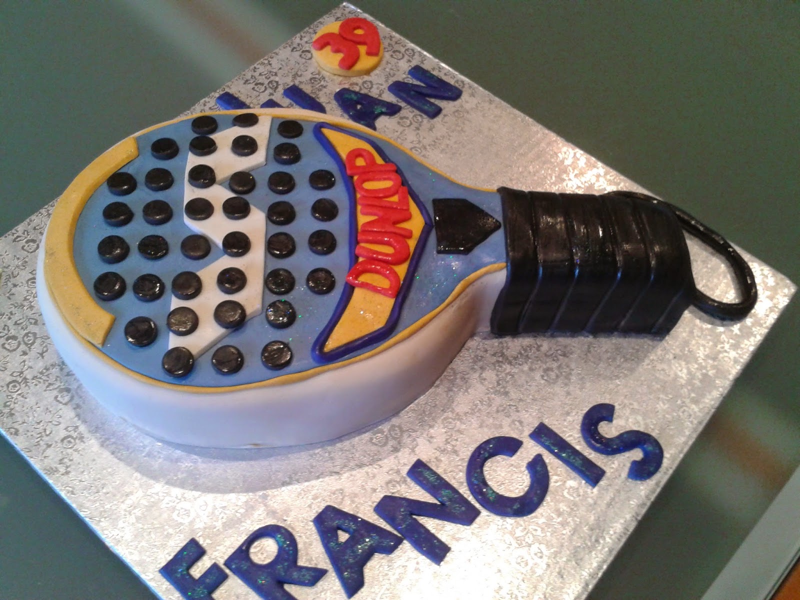 Pasteles Per Tutti | By MariCakes: TARTA RAQUETA DE PÁDEL