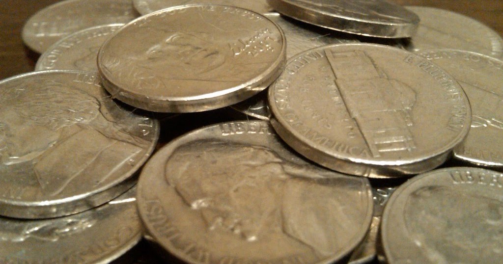 “Not worth a plug nickel” nghĩa là gì?