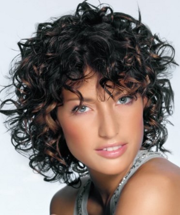 La moda en tu cabello: Mágicos cortes de pelo corto con rizos - 2016