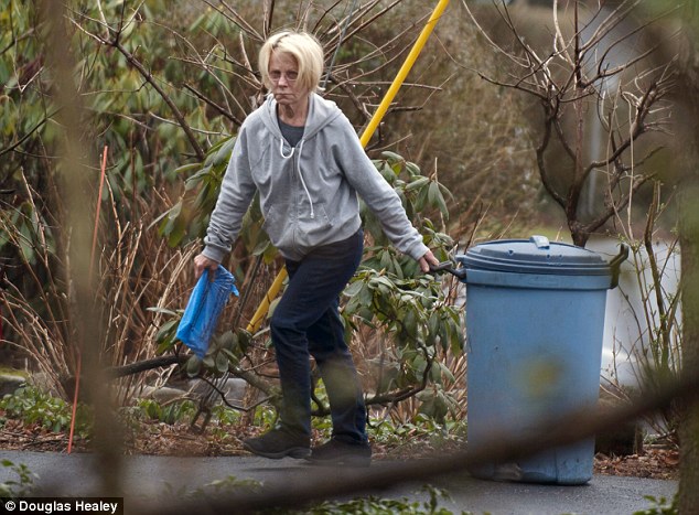 Tot Private Consulting Services Bernie Madoffs Wife Ruth Hauls Out The Trash