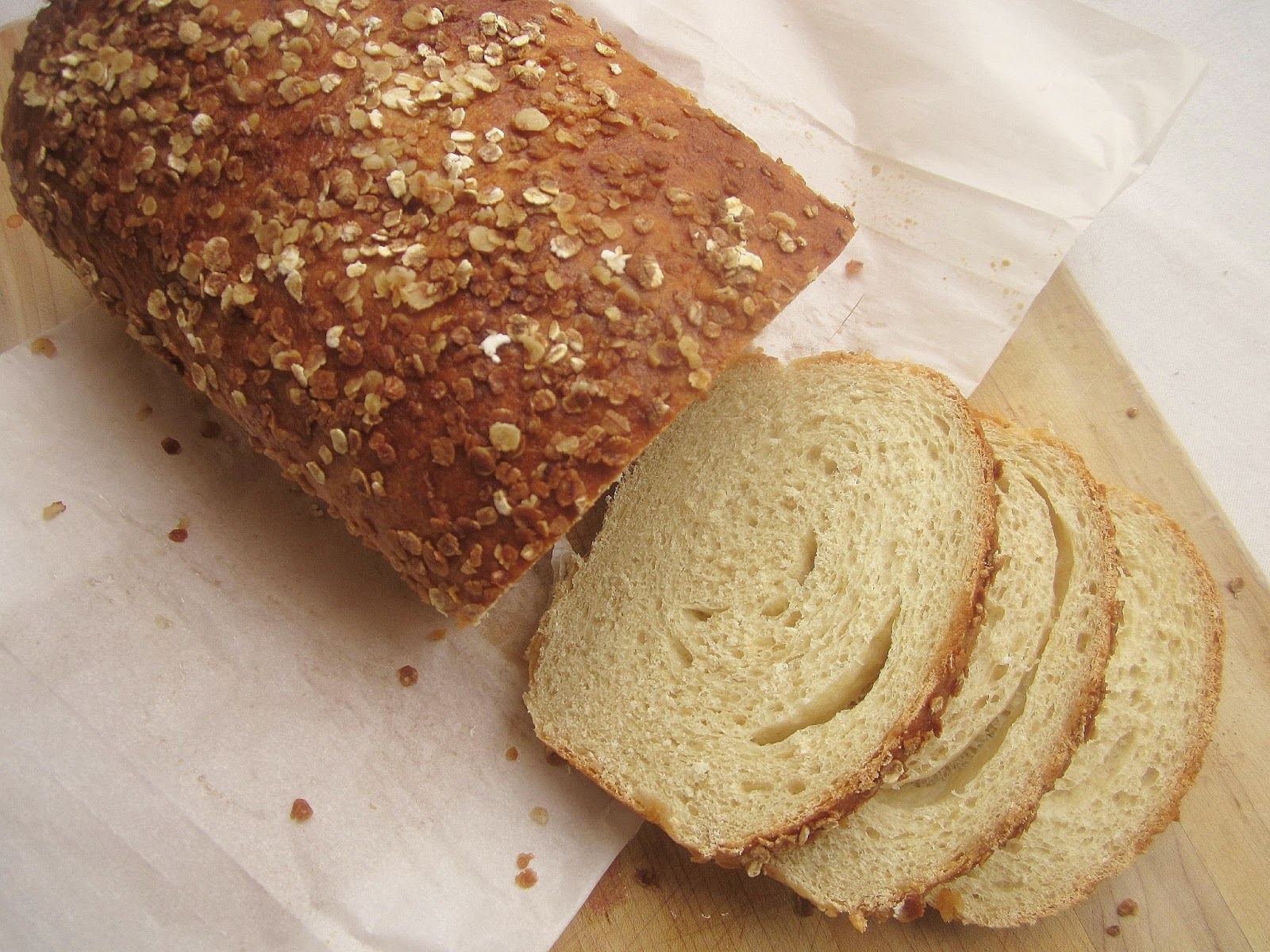 Dimples & Delights: Honey Oat Bread