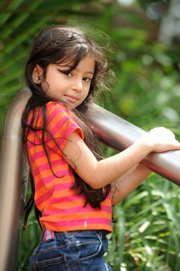 BABY SARAH CUTE PHOTOS | Cine Actors and Actress Images