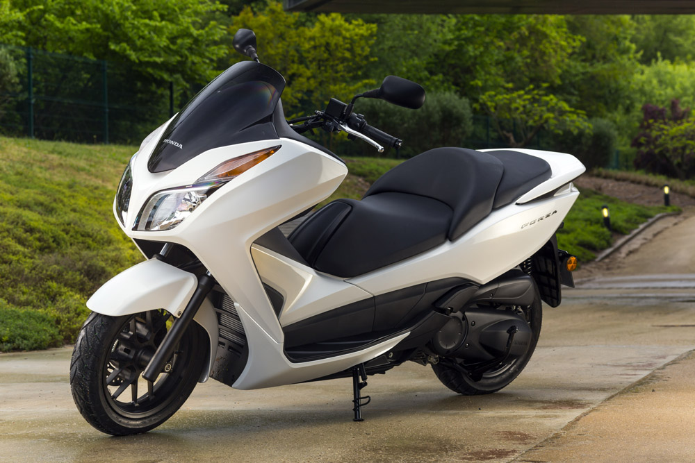 MALA VIDA CUSTOM GARAGE: NUEVA HONDA NSS300 FORZA