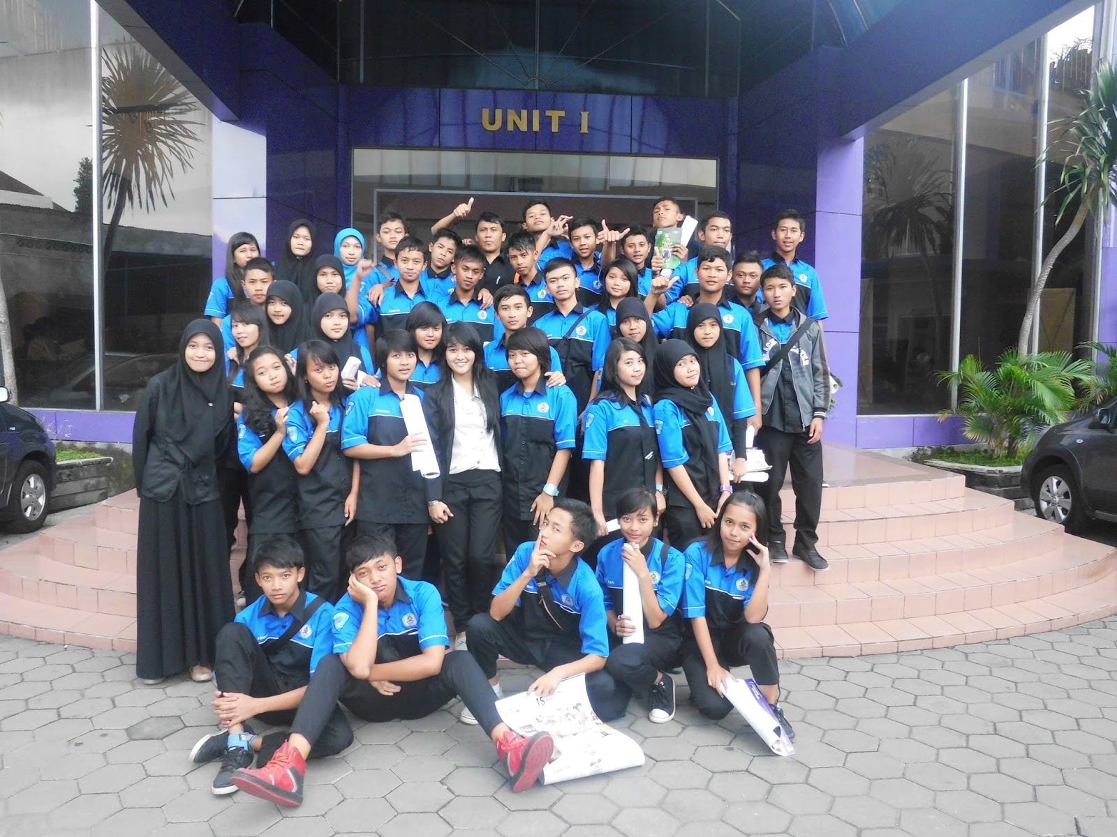 AneAku: CONTOH LAPORAN KEGIATAN KUNJUNGAN INDUSTRI SMK