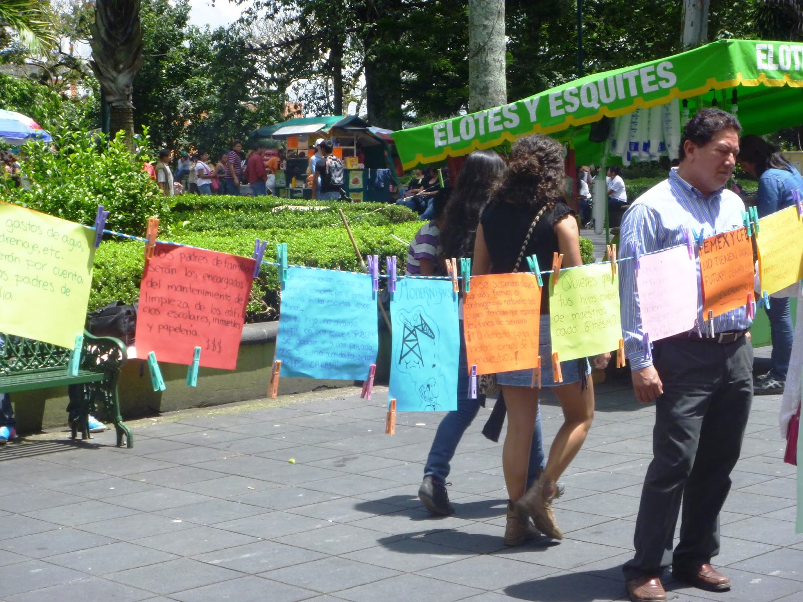 Así en Veracruz: Tendedero didáctico en el parque Juàrez...