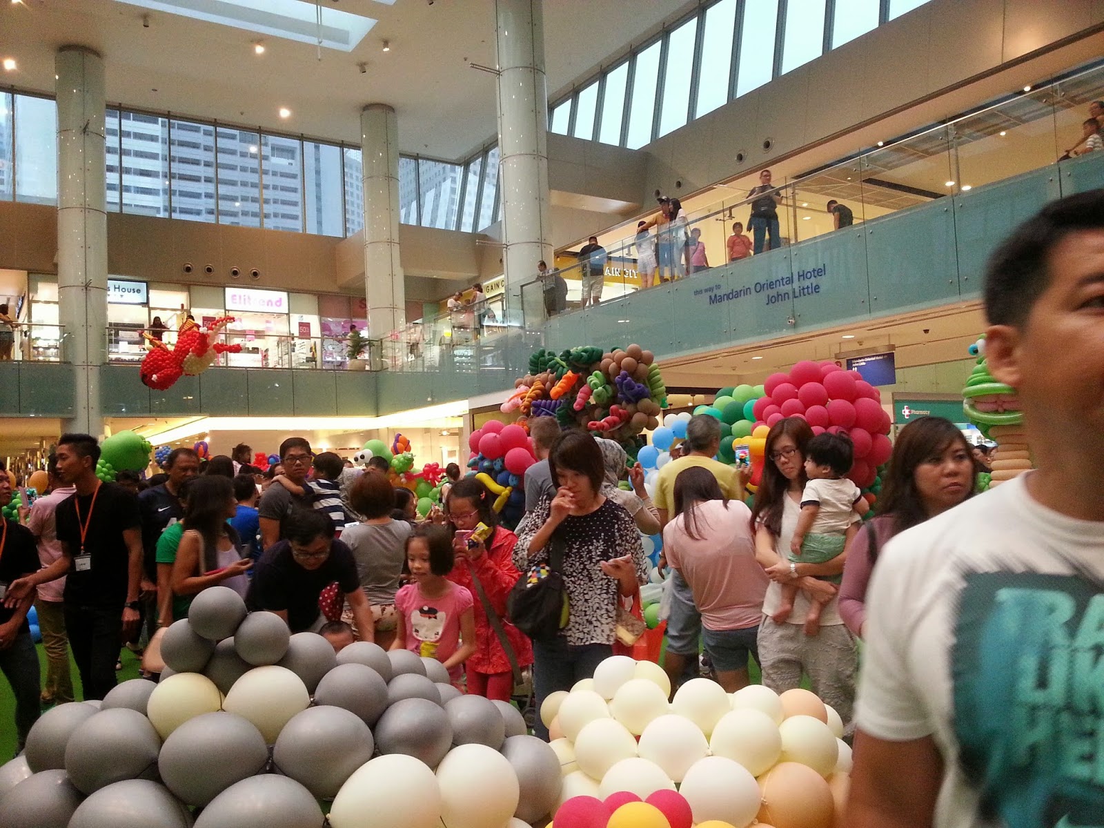 Diong MaMa: DINOSAUR BALLOON EXTRAVAGANZA @ Marina Square
