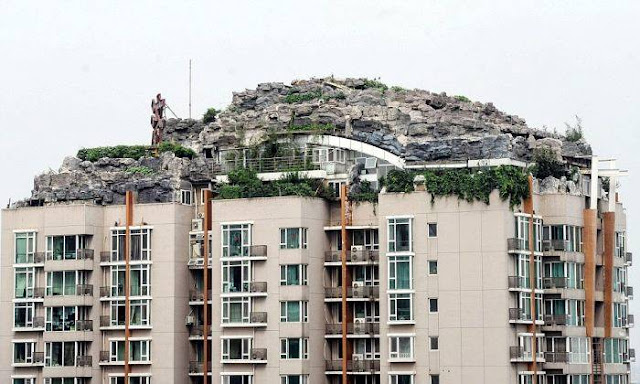 Mail2Day: Fake Mountain on Top of Apartment in Beijing (10 pics)