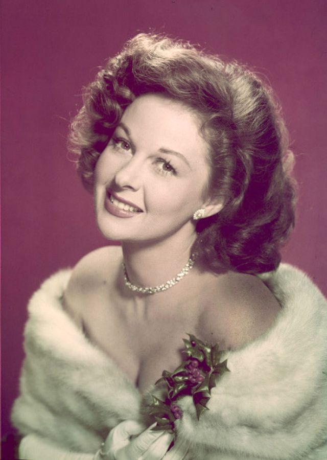 48 Glamorous Color Photos of Susan Hayward in the 1940s and 1950s ...