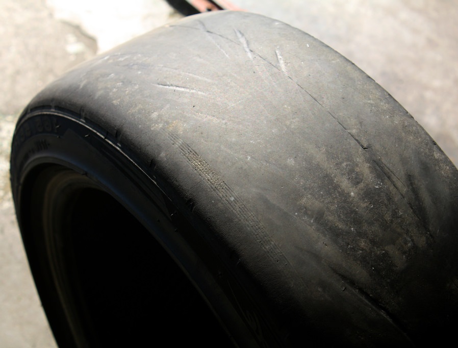 Ban Aus Bagus Ditaruh Depan Atau Belakang ? - Teknik Otomotif