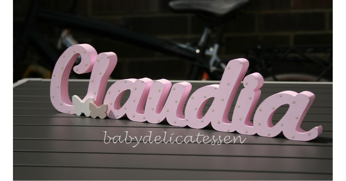 BABY DELICATESSEN LETRAS DE MADERA: CLAUDIA. NOMBRE EN MADERA PARA APOYAR