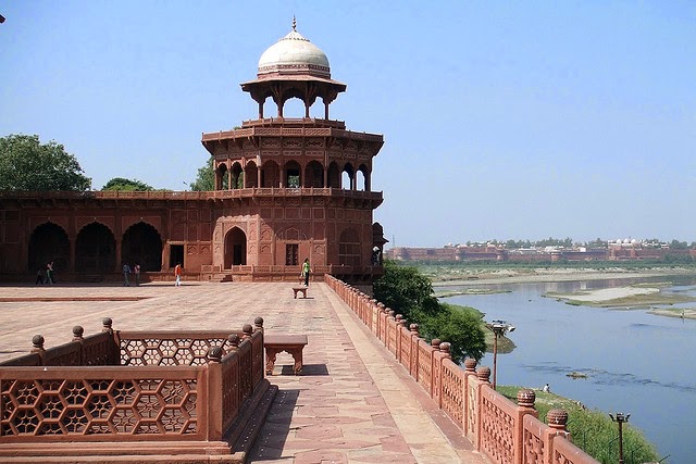 Dziedzictwo UNESCO: Tadź Mahal i Czerwony Fort w Agrze. Indie 1983