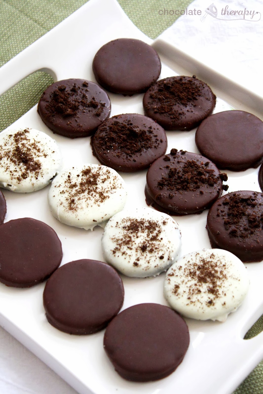Chocolate Therapy: Three Ingredient Homemade Thin Mints