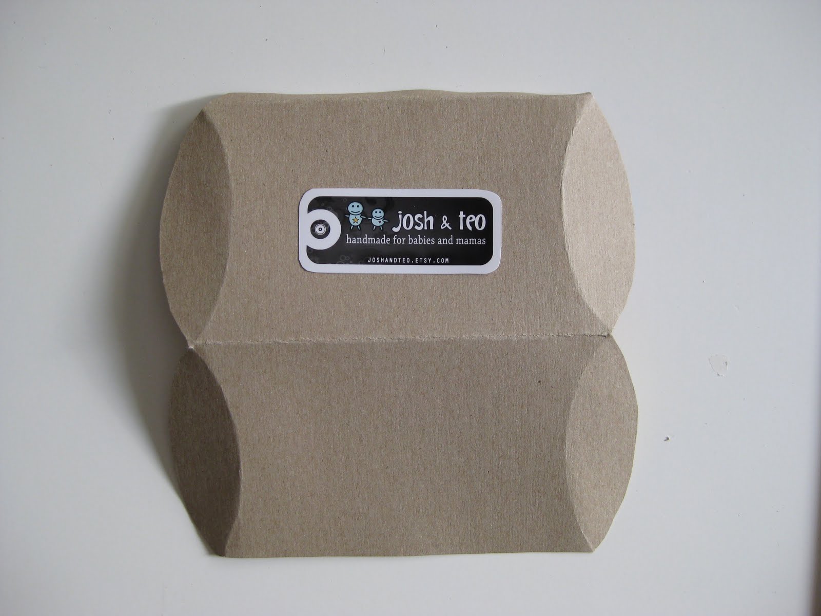 My Handmade Home: Tutorial: Recycled Cardboard Puffy Boxes