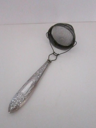 Relevant Tea Leaf: Unique Tea Strainer