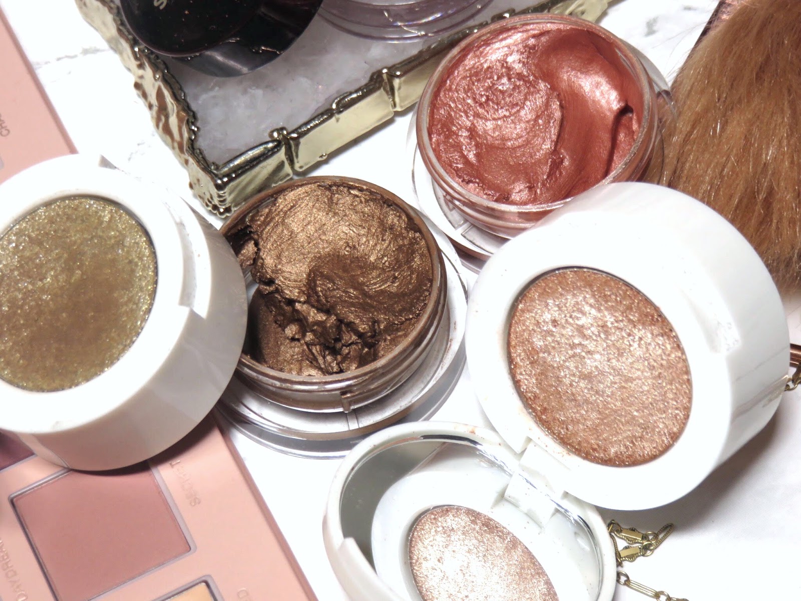 | Loves | 10 Shimmering and Glowing Products for New Year's Eve ...