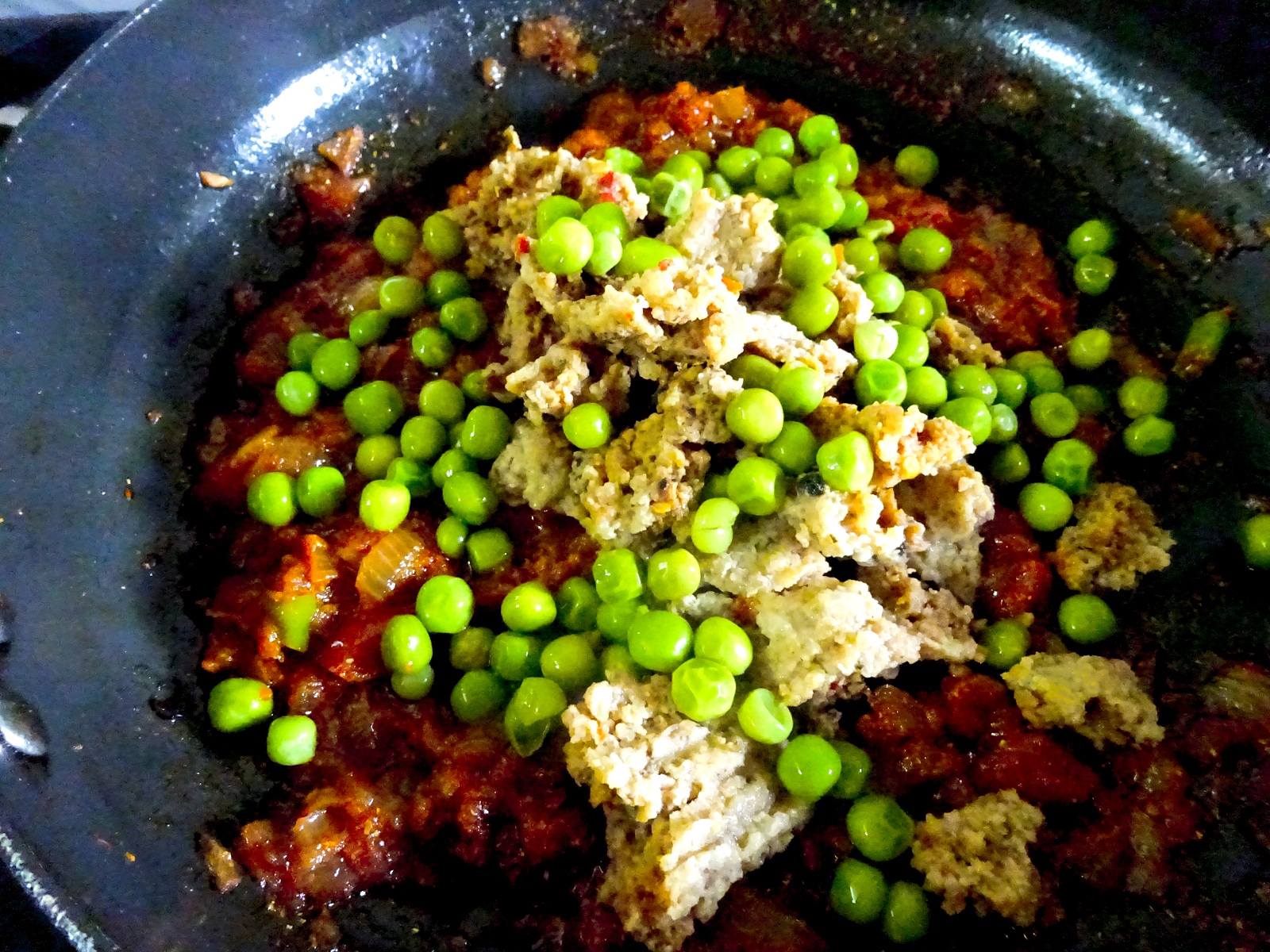 Veg Indian Cooking: Punjabi Masala Urad Dal Badi Aur Matar Ki Sabzi