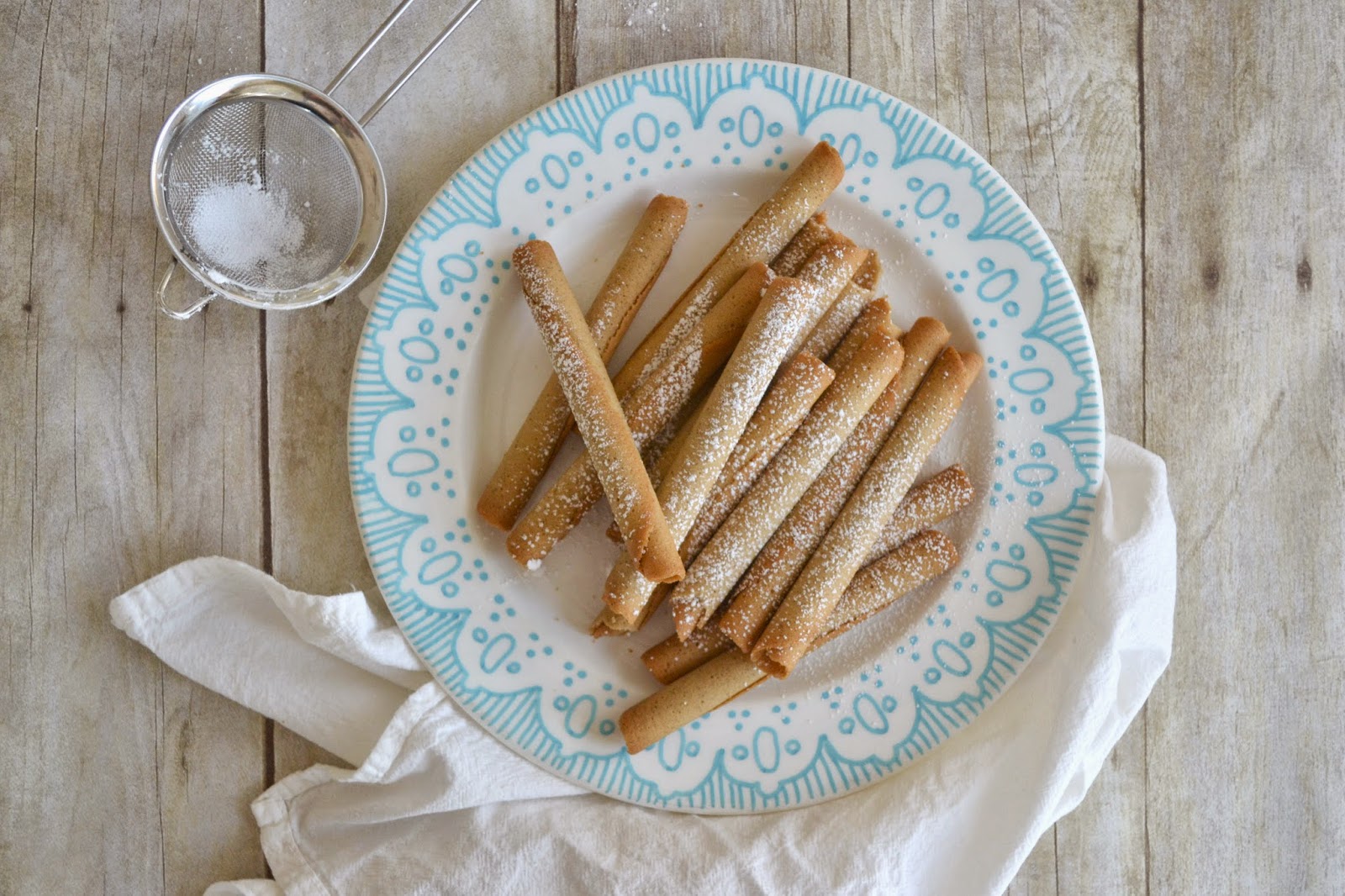 Attic Lace: Make A Hand-Painted Plate in 2 Steps!