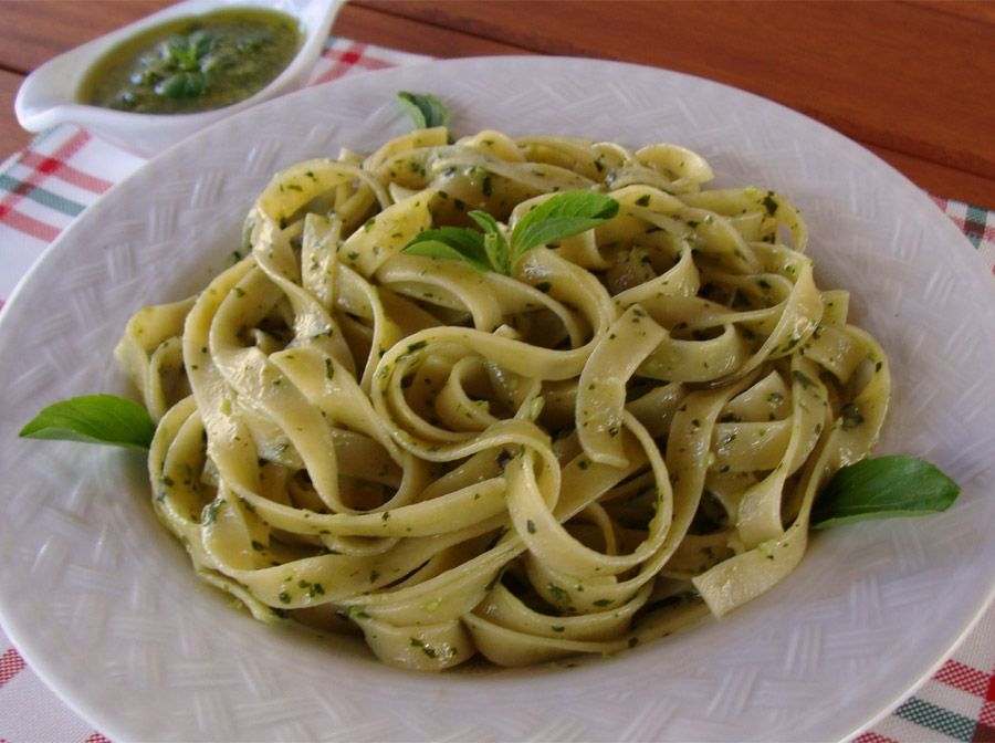 Talharim verde light ao molho pomodoro - Culinária diet e light