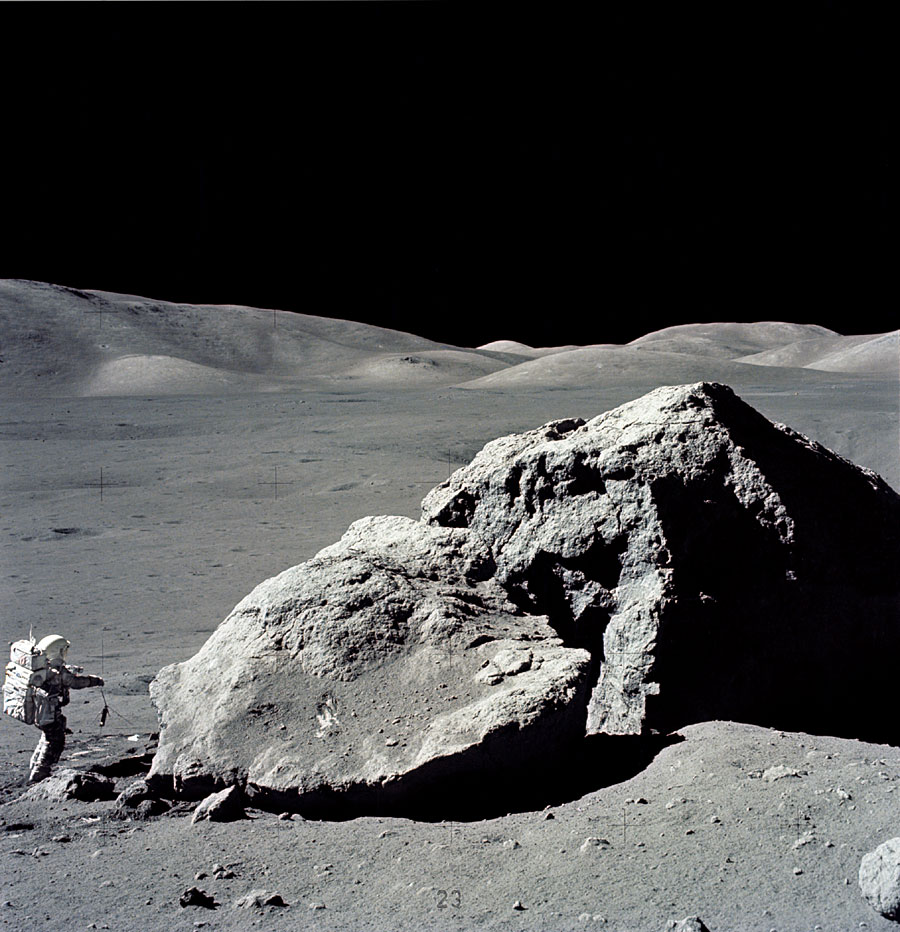 ACravan: NOW THIS: HUNDREDS OF MOON ROCKS MISSING
