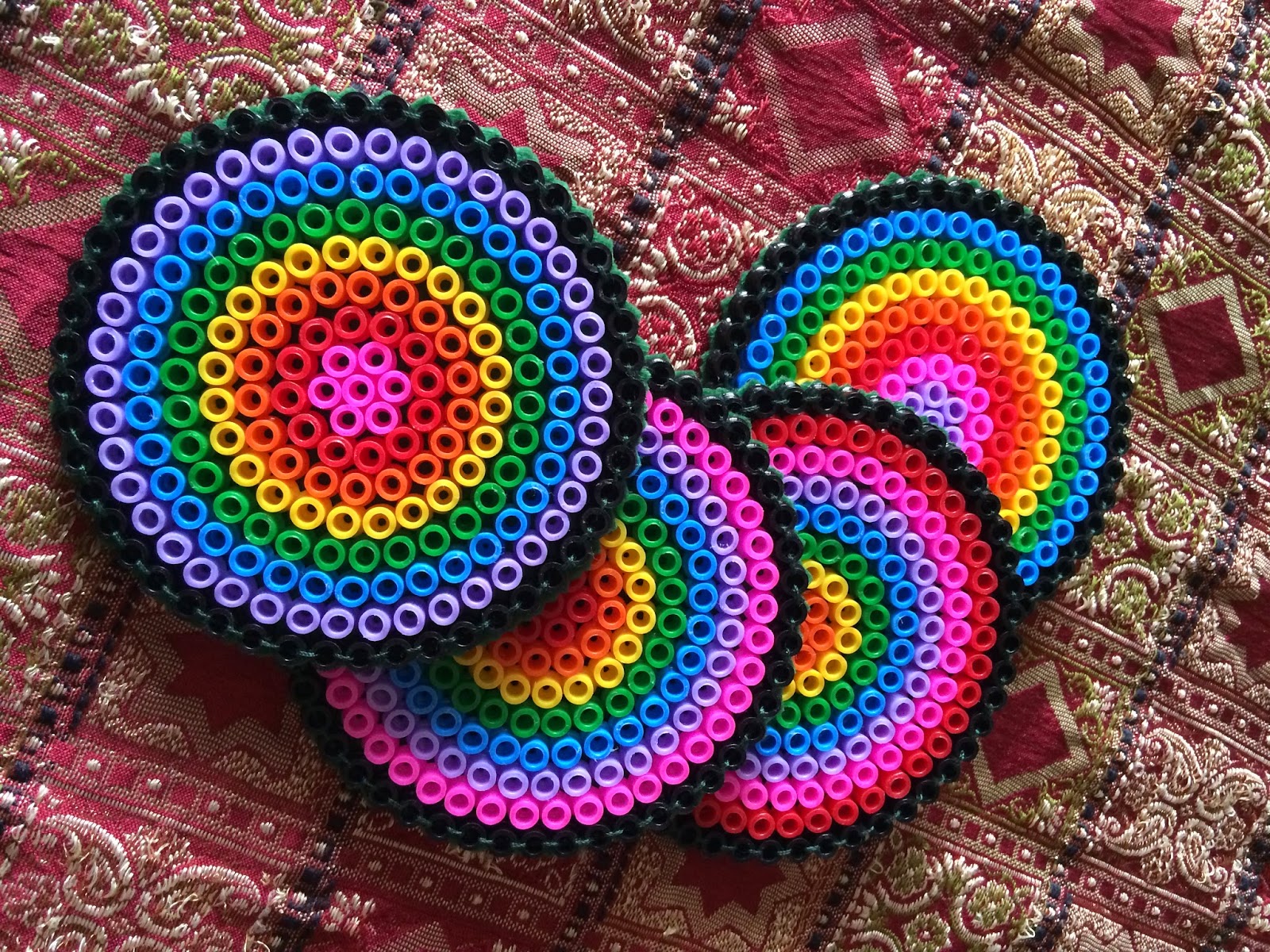 Domus Feltinis: Padėkliukai iš Pyssla mozaikos karoliukų su veltinio ...