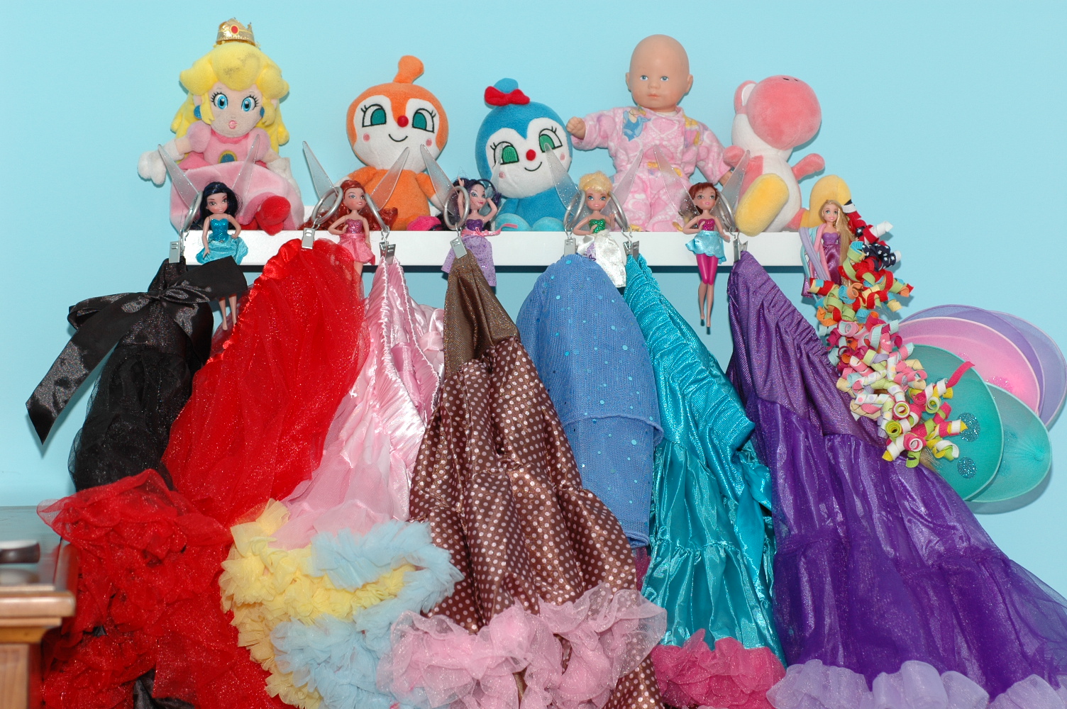 A busy lizzie life: DIY Tutu Organizer Kids' Shelf