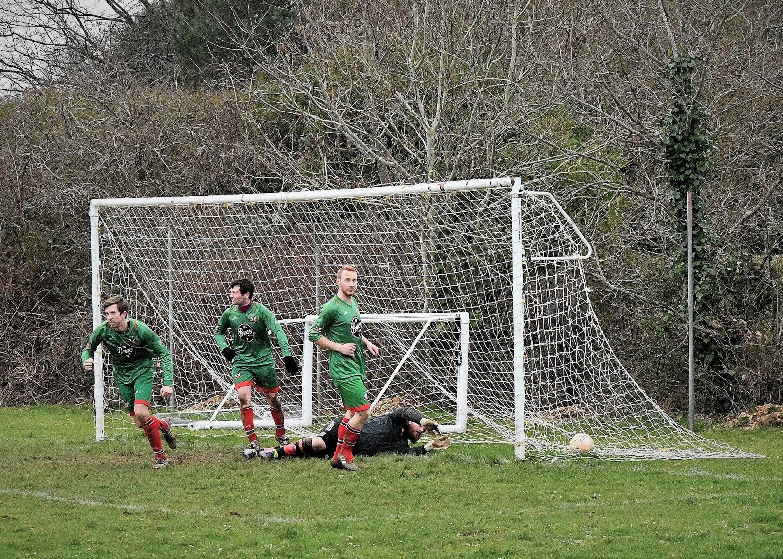 Hopping Around Hampshire: Testlands v Botley Village