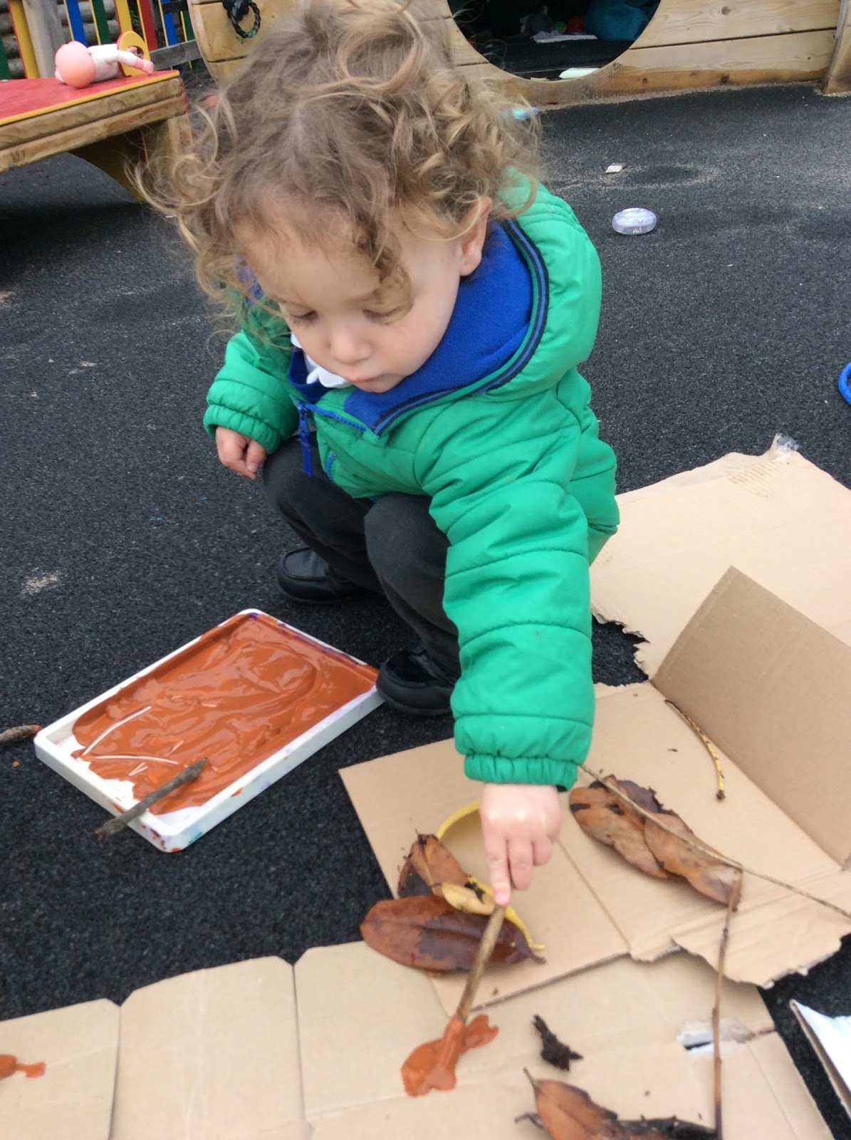 Wolverham Primary and Nursery School: Mark making outdoors, using ...