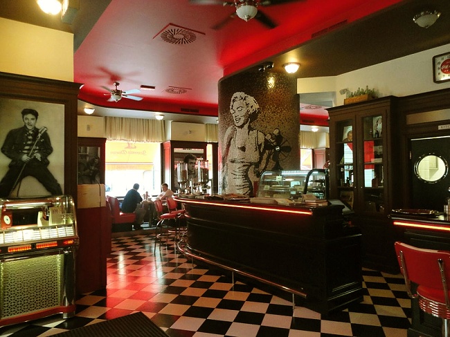 The Fabulous Stains: James Dean Bar With Fab Stain Misha McKagan ...