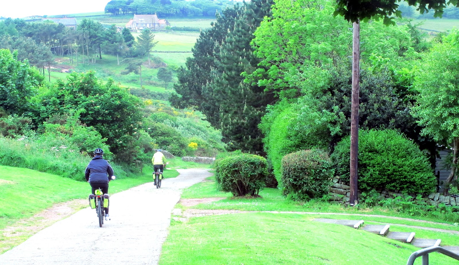 Two Wheels and a Camera: Scarborough to Whitby (The Cinder Track)