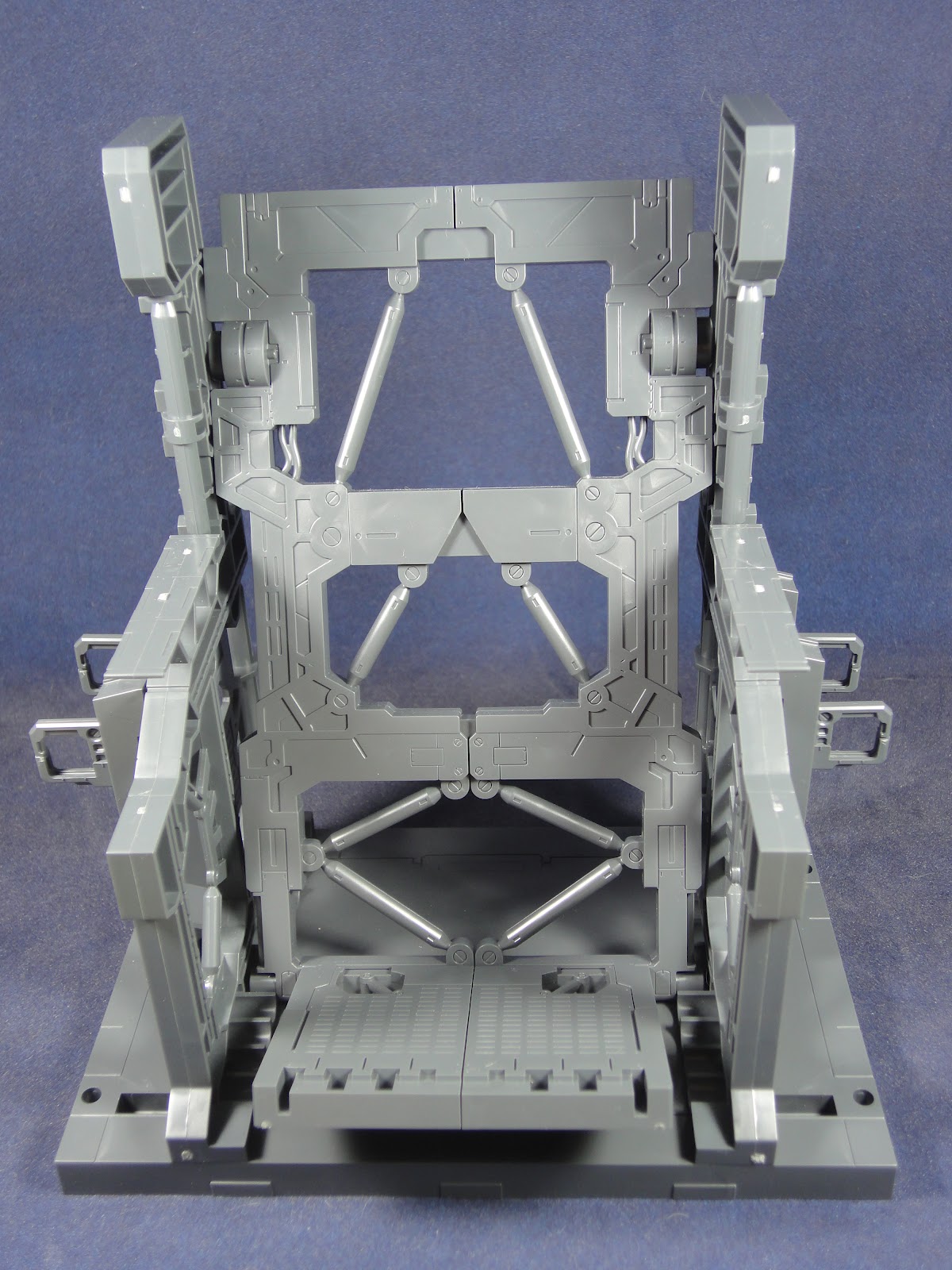 GunplaNovice: Builders Parts Gunpla System Base 001 by Bandai (Review)