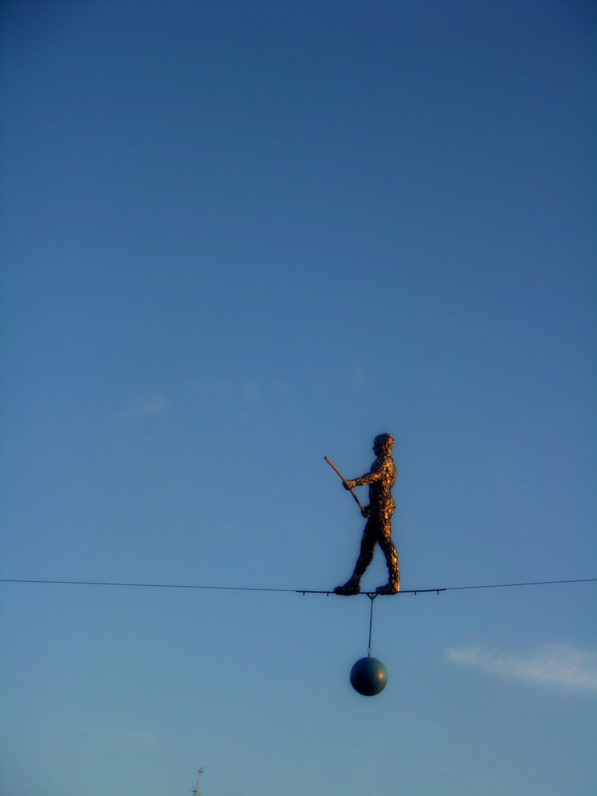 empireuma :: micropoësie: PENSAMIENTOS DEL EQUILIBRISTA