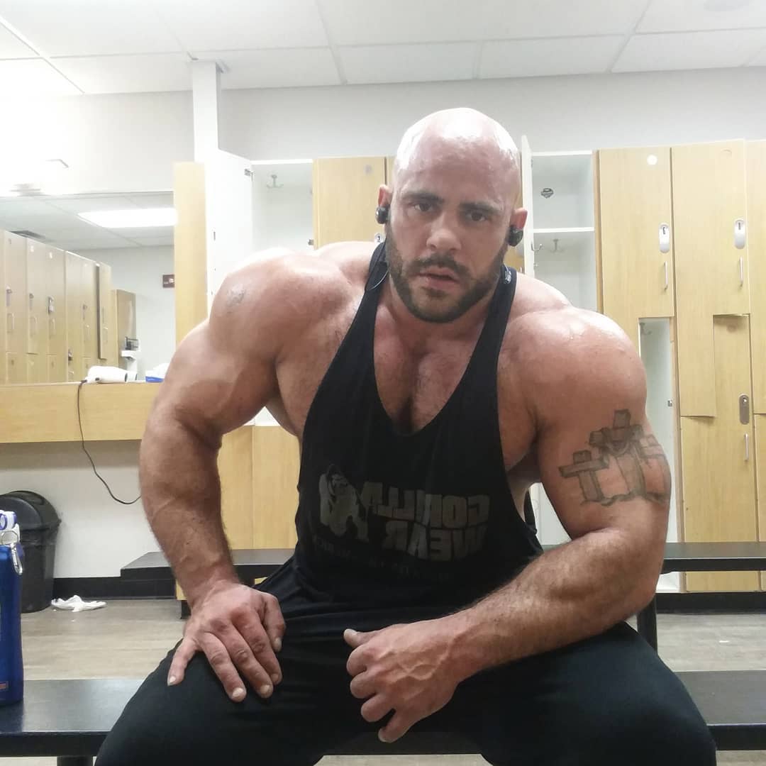 Muscle Lover: American bodybuilder Justin Metrando