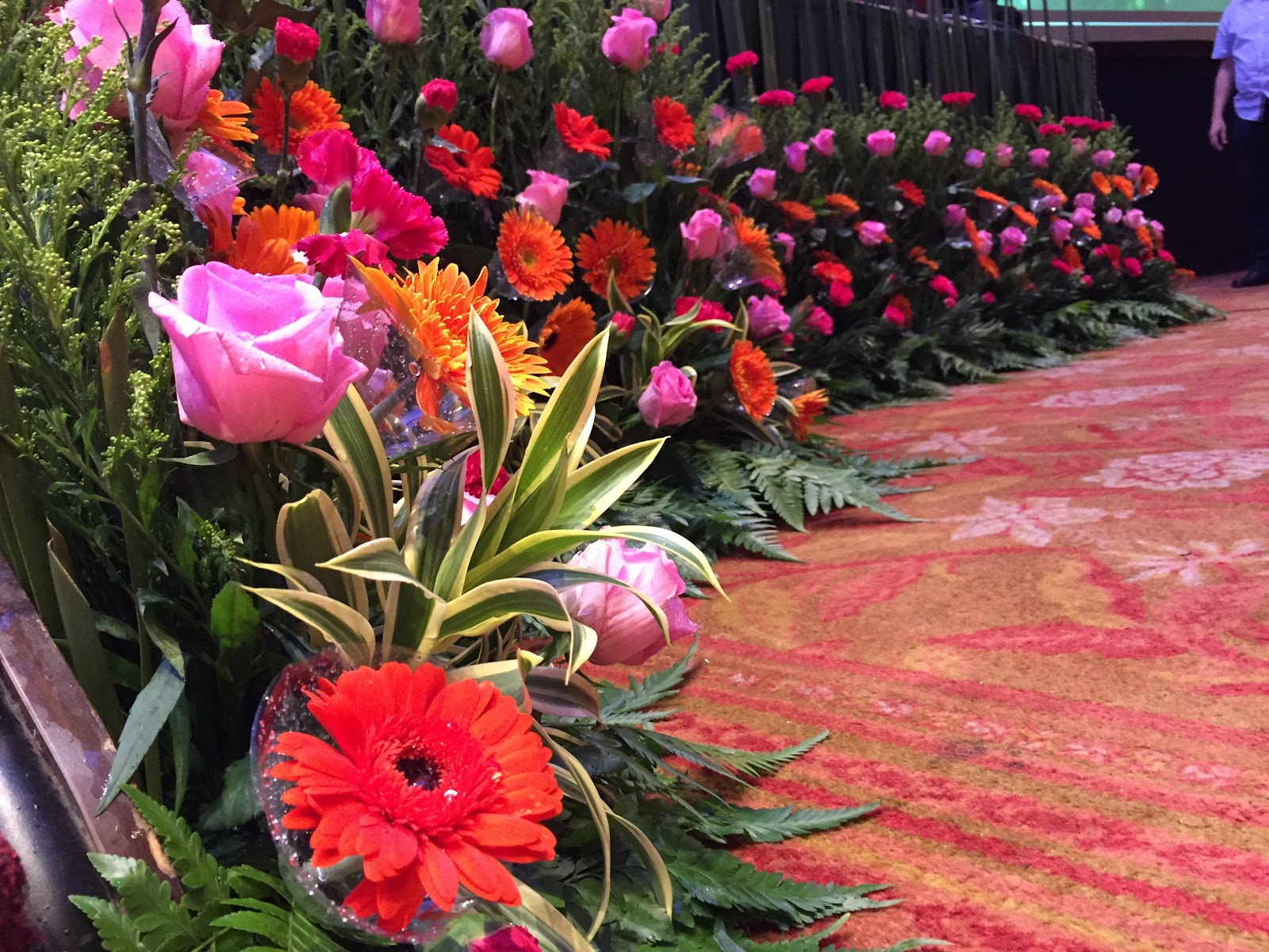 HIASAN PENTAS BUNGA SEGAR & LANDSKAP