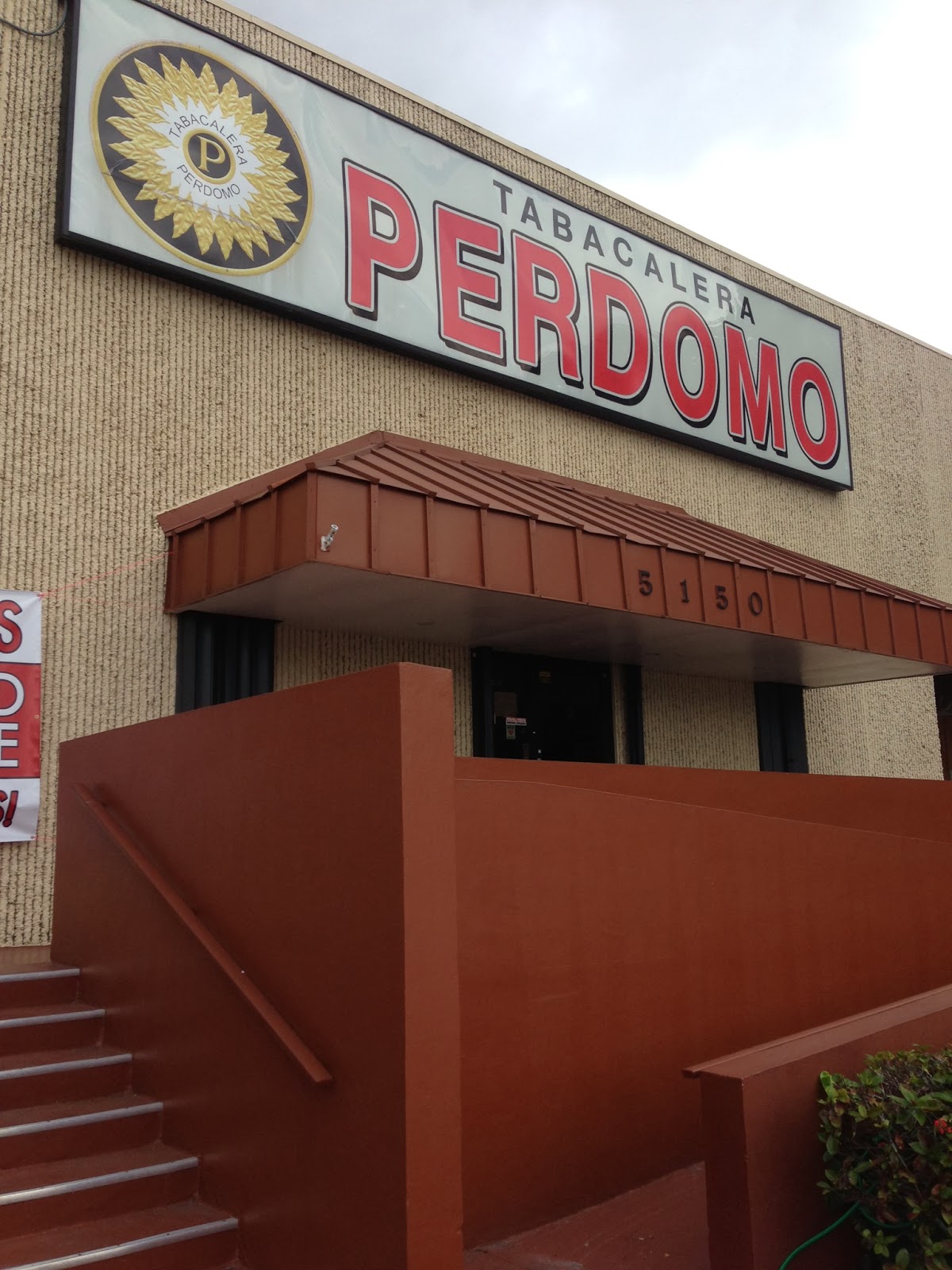 Third Street Cigar: John Henry and Nick Perdomo Hold Meetings