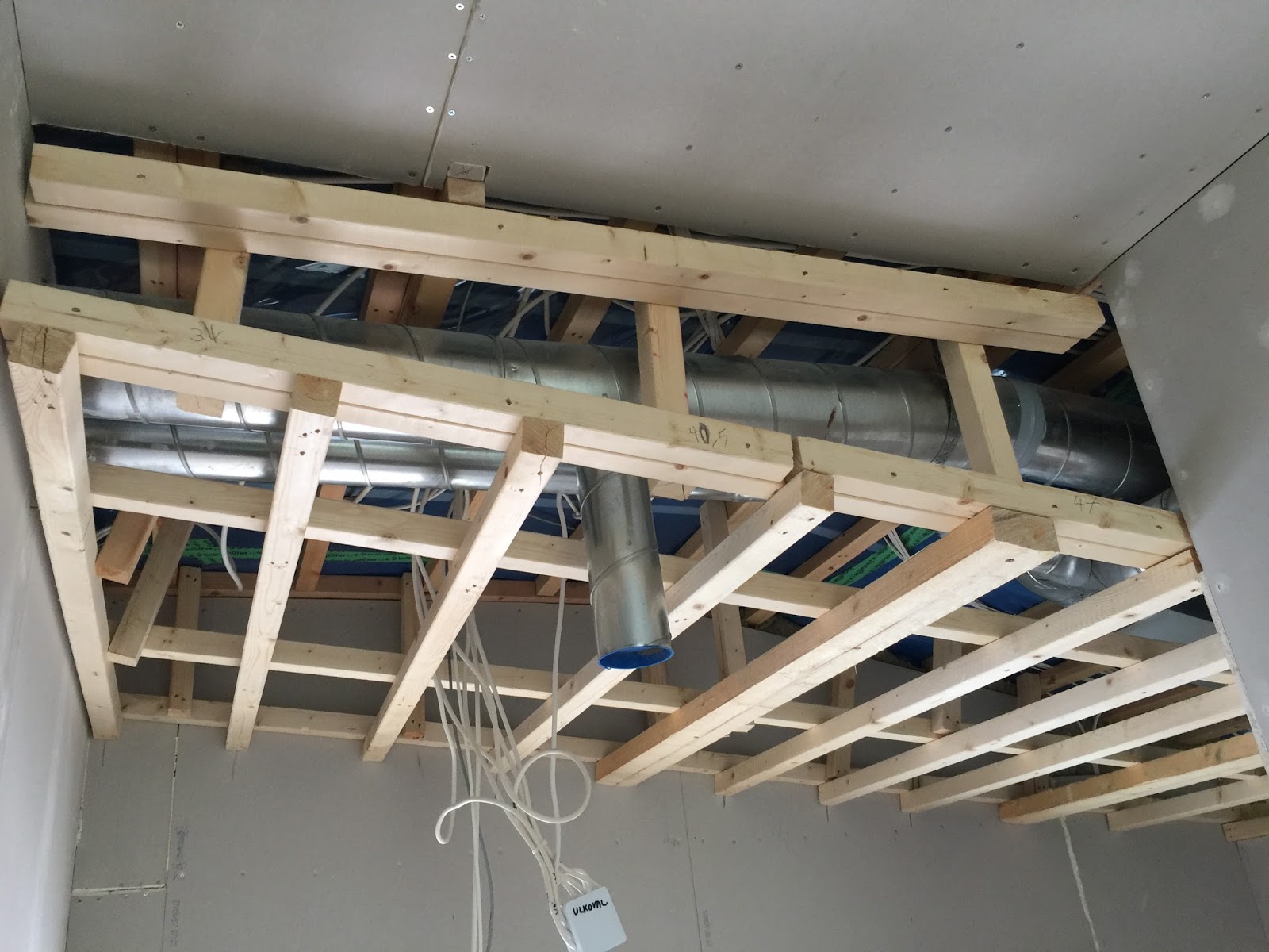 Timpurille talo -Rakennusblogi: Alaslasketun katon rakentaminen