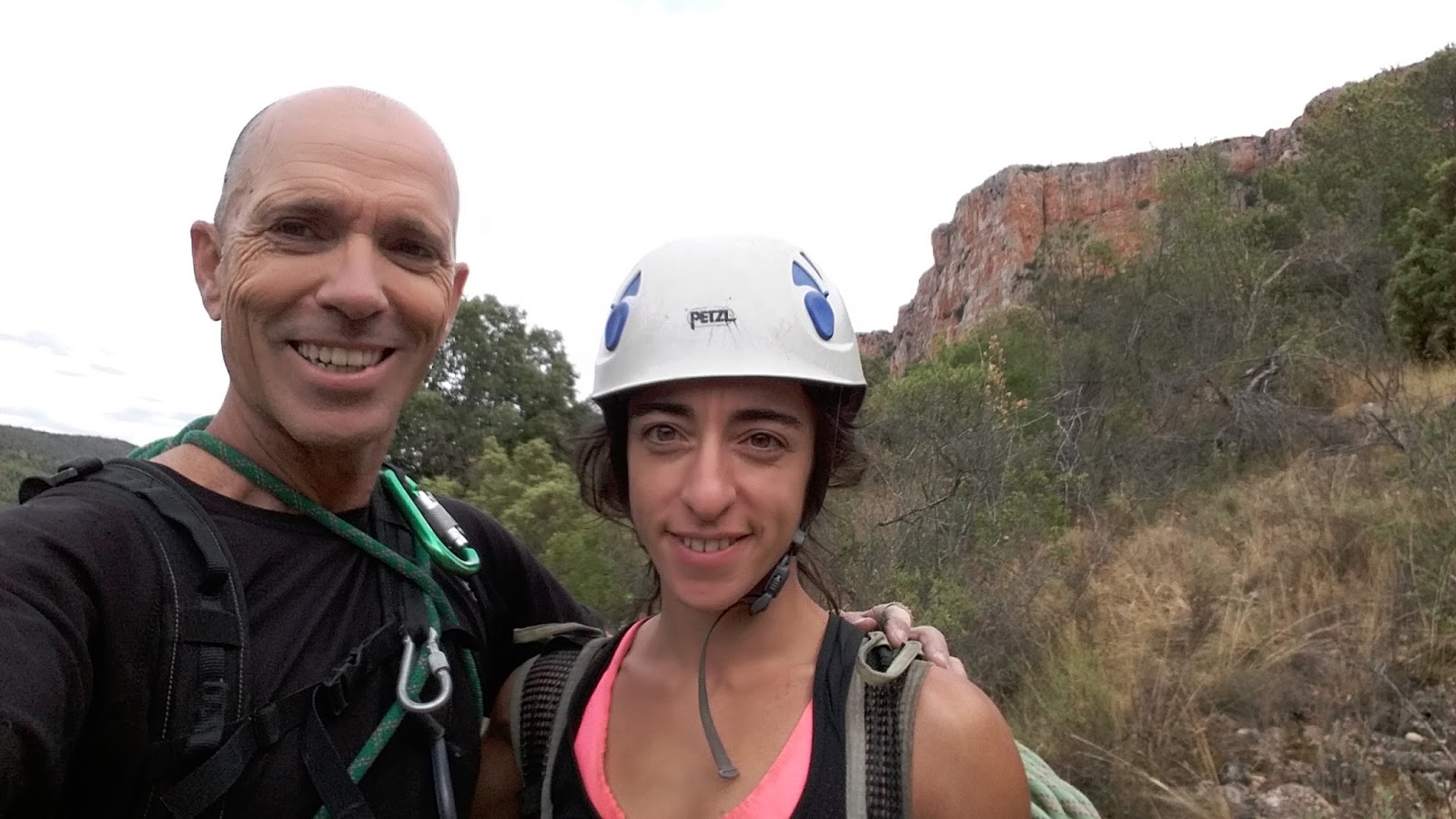 LO GALL: Intríngulis (A1/6a, 90 mts) + Cantomania (6c+, 70 mts). Paret ...