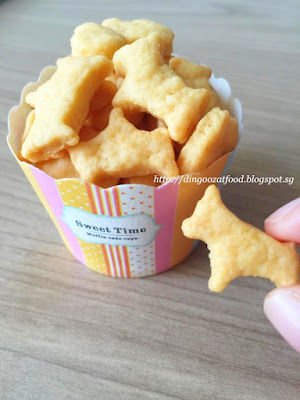 Miki's Food Archives : Crunchy Mini Cheddar Cheese Crackers 迷你车打芝士饼干(原味)