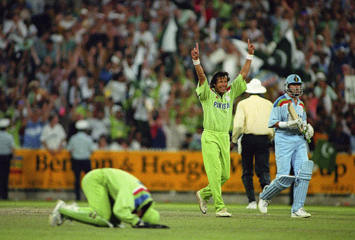 Pakistani Legend Imran Khan As A Cricketer : Wallpapers And Memories ...