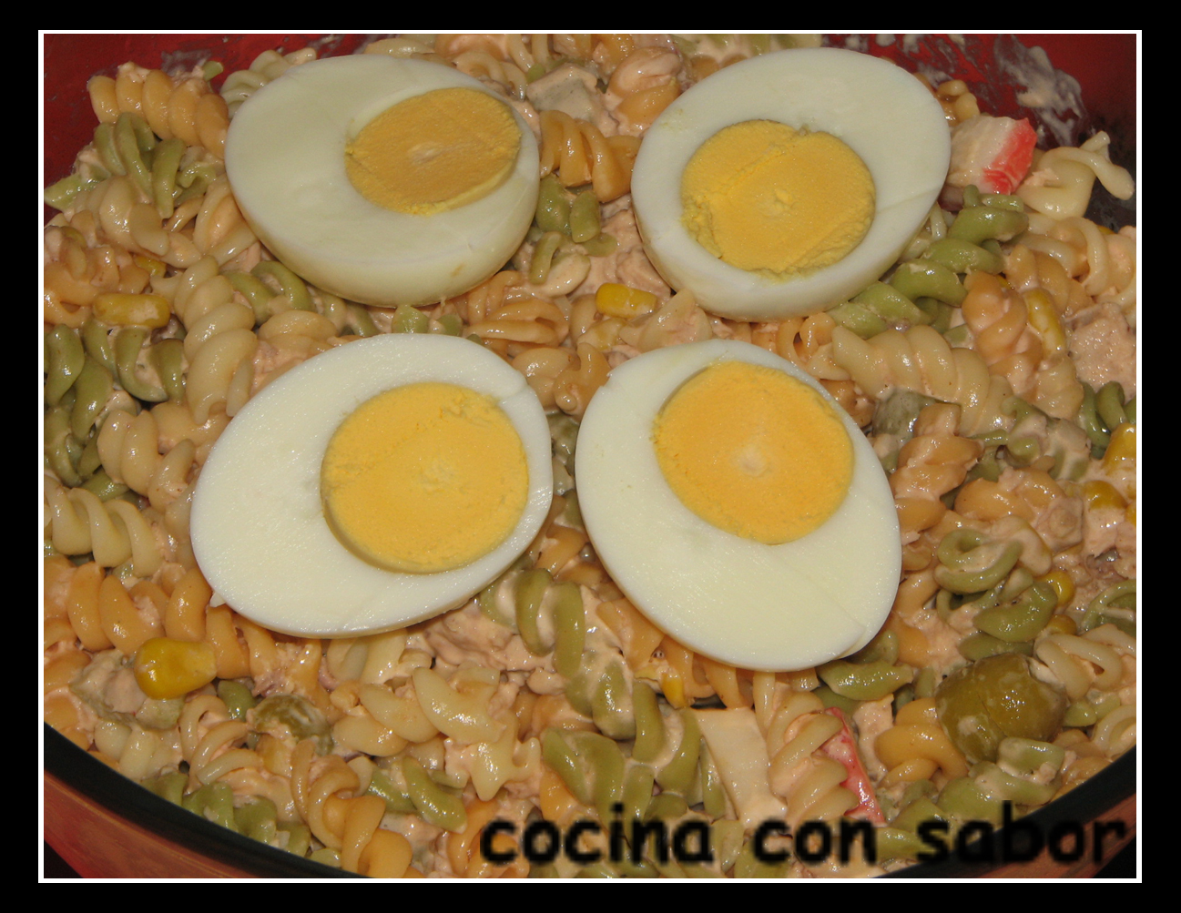 Ensalada de pasta con salsa rosa