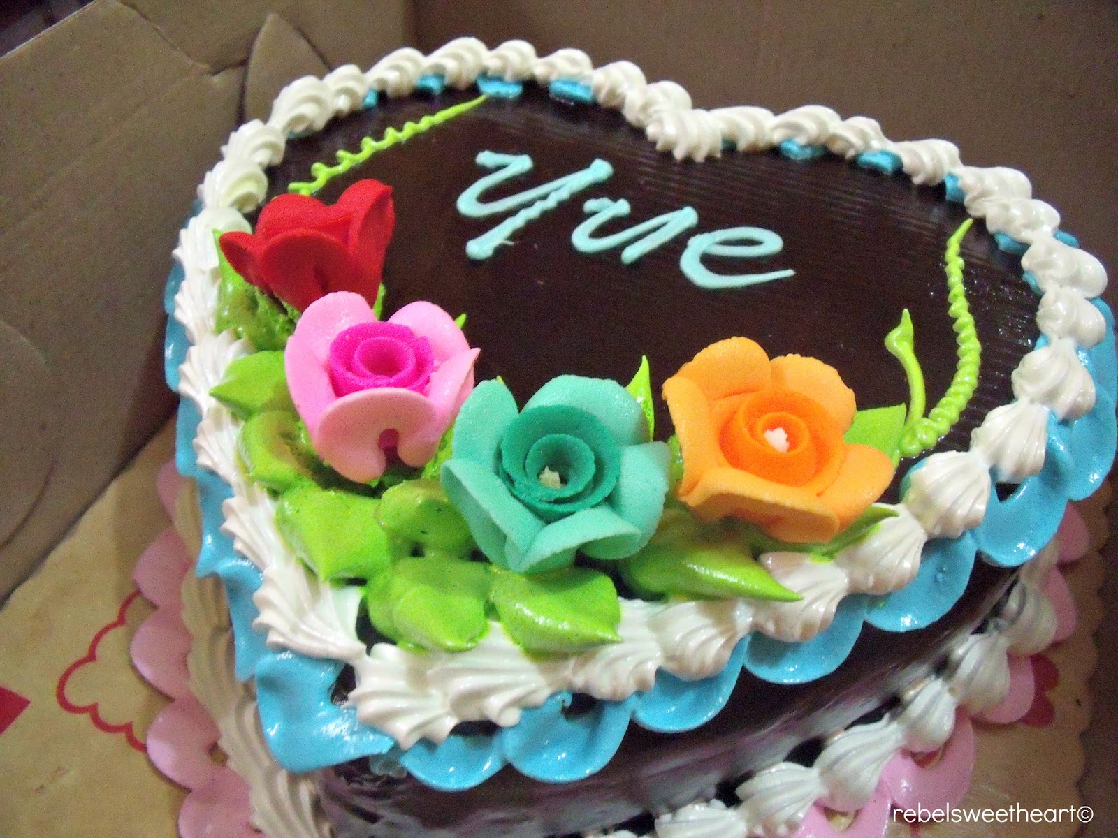 The Rebel Sweetheart.: Foodie Goodie | Mer-Nel's Chocolate Cake.