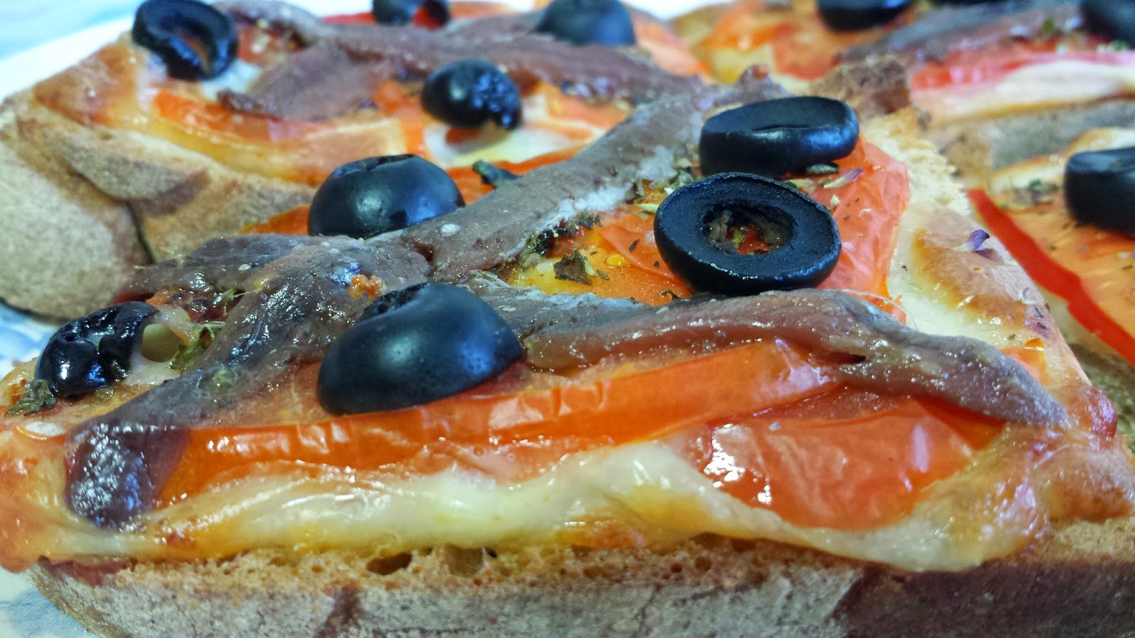 PAN PIZZA; MUY POCO PARA UN PLATO COMPLETO