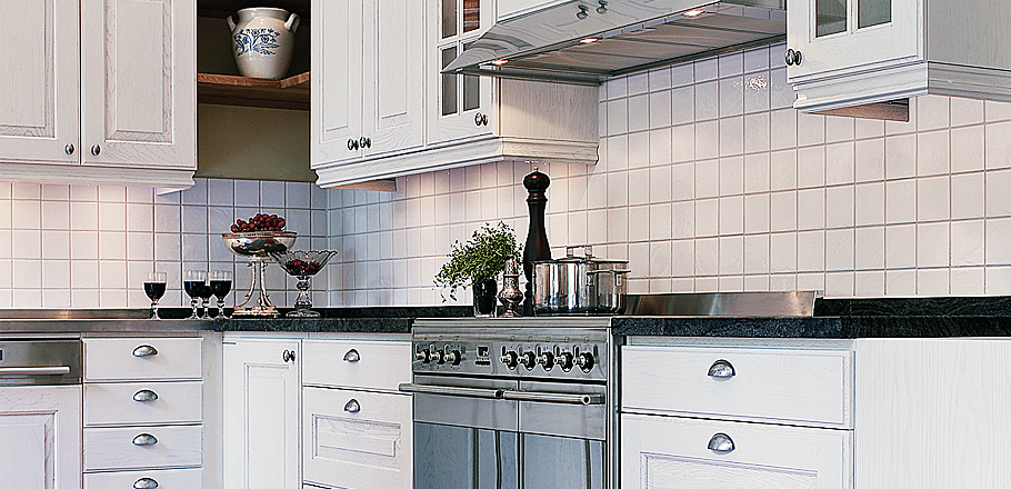 SOMMERWHITE: SWEDISH KITCHENS