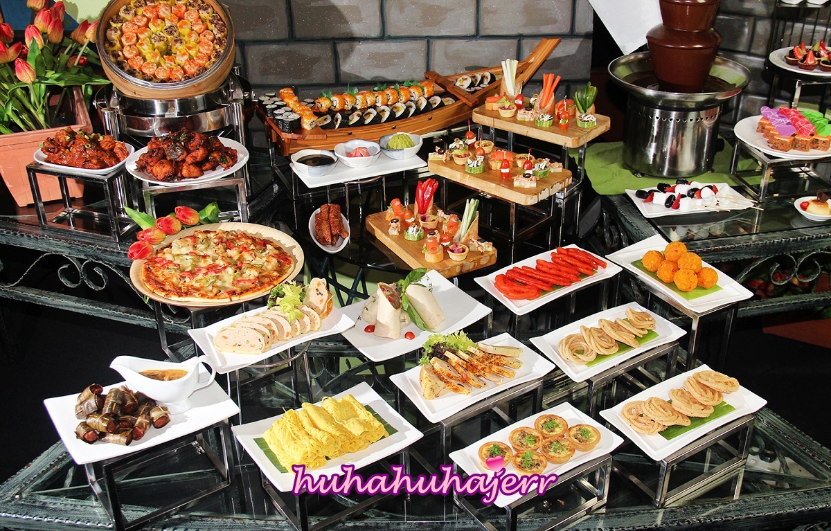 Tema Bollywood HI-TEA ‘MUM QUEEN OF MY HEART’ Di Grand Bluewave Hotel ...