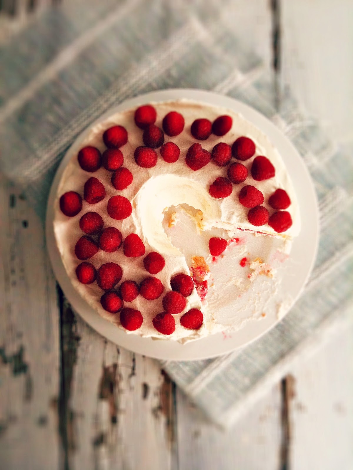 sweetsugarbean: Ready: Raspberry & Cream Filled Angel Food Cake