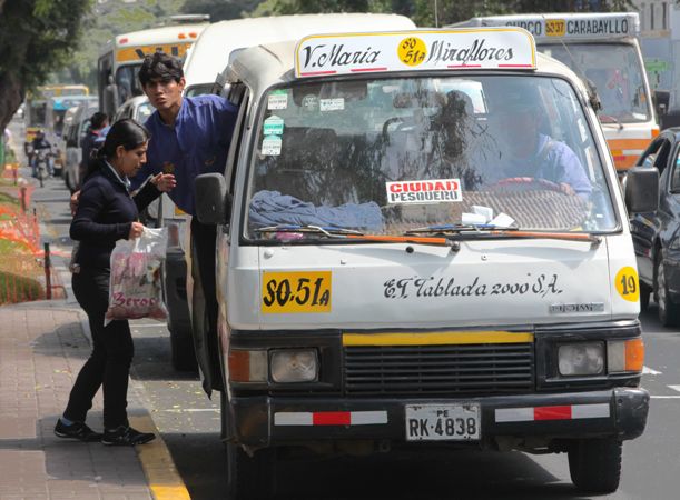 Taller de Creatividad (Blog): Instrucciones para tomar una combi en Lima