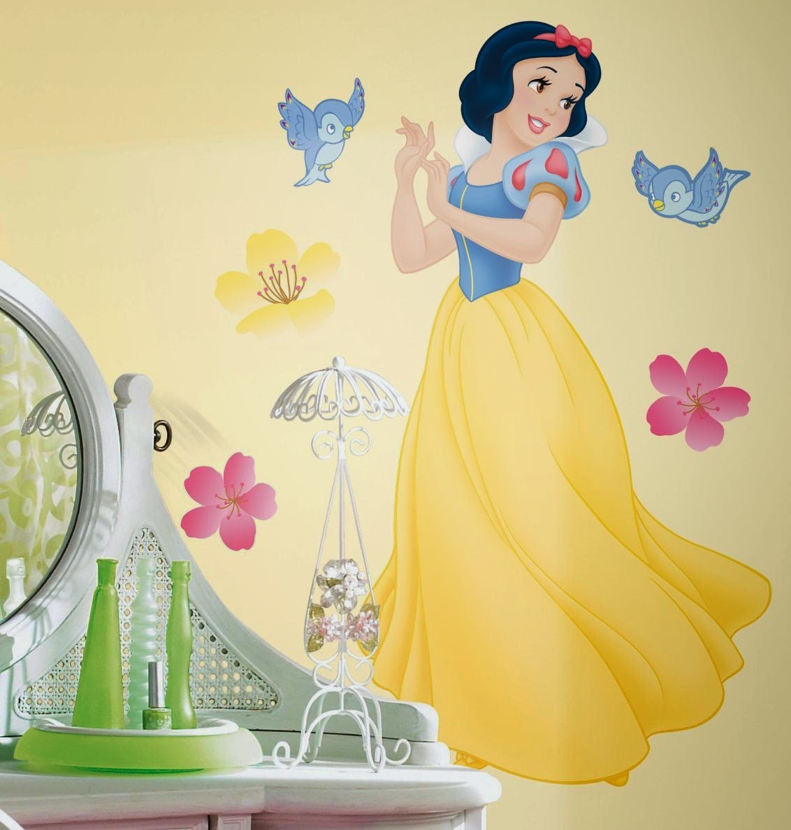 Bedroom Decor Ideas and Designs: How to Decorate a Disney's Princess ...