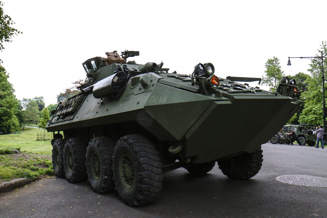 Defensa y Armas: IFV: Visitando el LAV 25 del USMC