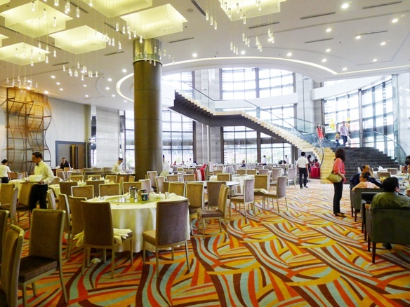 It's a Lovely Day: Gloria Maris Restaurant, Greenhills