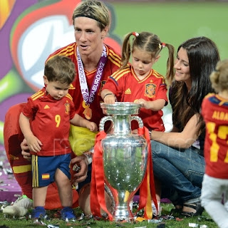 Sports Stars: Fernando Torres With His Wife Olalla And Kids Pictures In ...