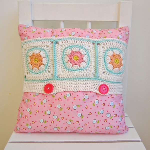 Color 'n Cream Crochet and Dream: Crochet Cushion Tutorial